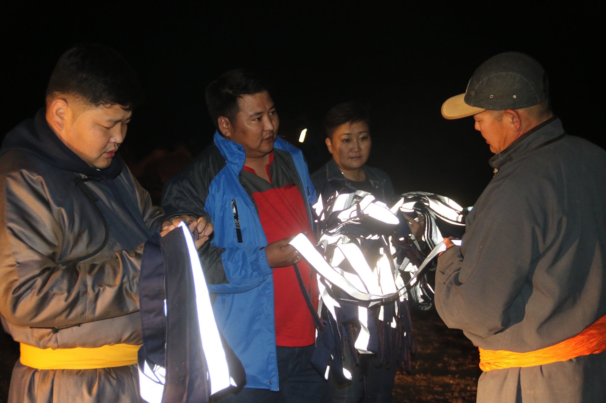 2000 бод малд цацруулагчтай хүзүүвч зүүх аян өрнүүлжээ - Eguur.MN