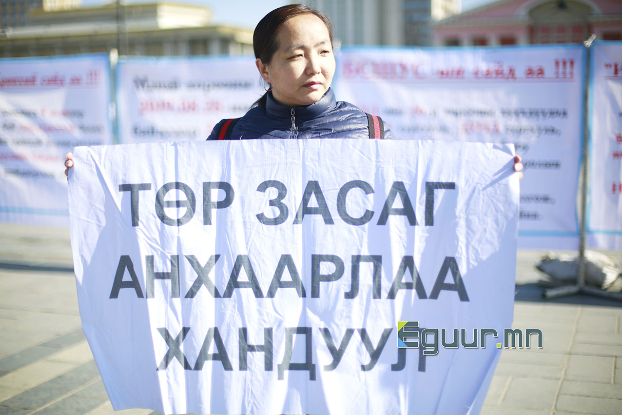 ФОТО: 133 дугаар сургуулийн сурагчдын эцэг эхчүүд жагслаа - Eguur.MN