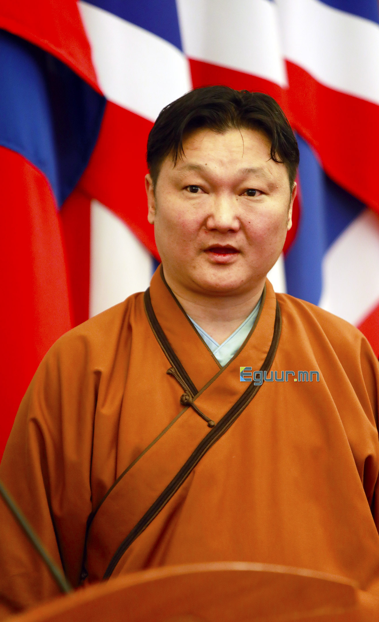 ФОТО: С.Жавхлан АН-д элсэж, намын даргадаа бэлэг дурсгав - Eguur.MN