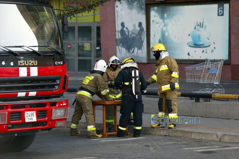 УИД т гарсан галыг унтраах үеэр ХОЁР гал сөнөөгч УГААРТЖЭЭ Eguur Mn