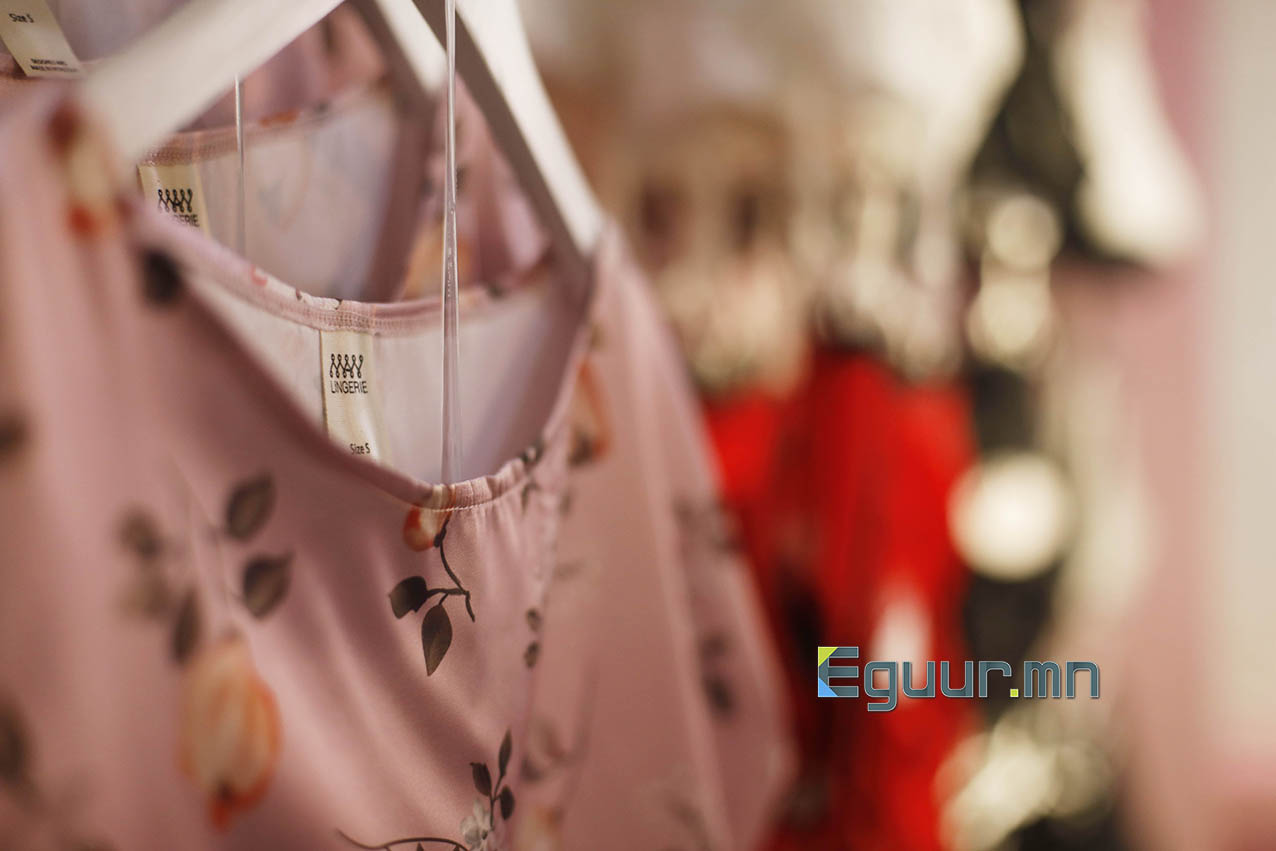 ҮЙЛДВЭРЛЭГЧ: Үндэсний “May Lingerie” брэнд биед эвтэйхэн, секси дотуур хувцсаа хэрхэн хийдэг вэ ...