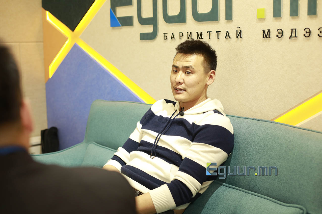 Ээжид нь туслахаар Т.Санчирын өмсгөлийг 1.8 сая төгрөгөөр худалдан авлаа - Eguur.MN