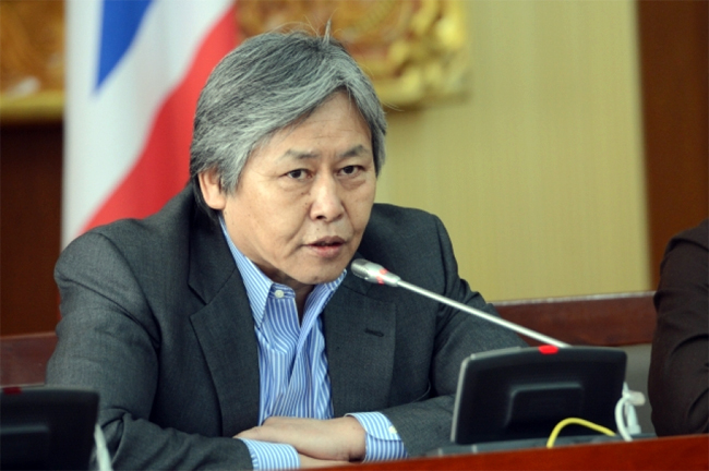 Б.Гарамгайбаатар: Дарга нарын мэдлэггүйгээс 2000 чингэлэг нүүрс гацсан" - Eguur.MN