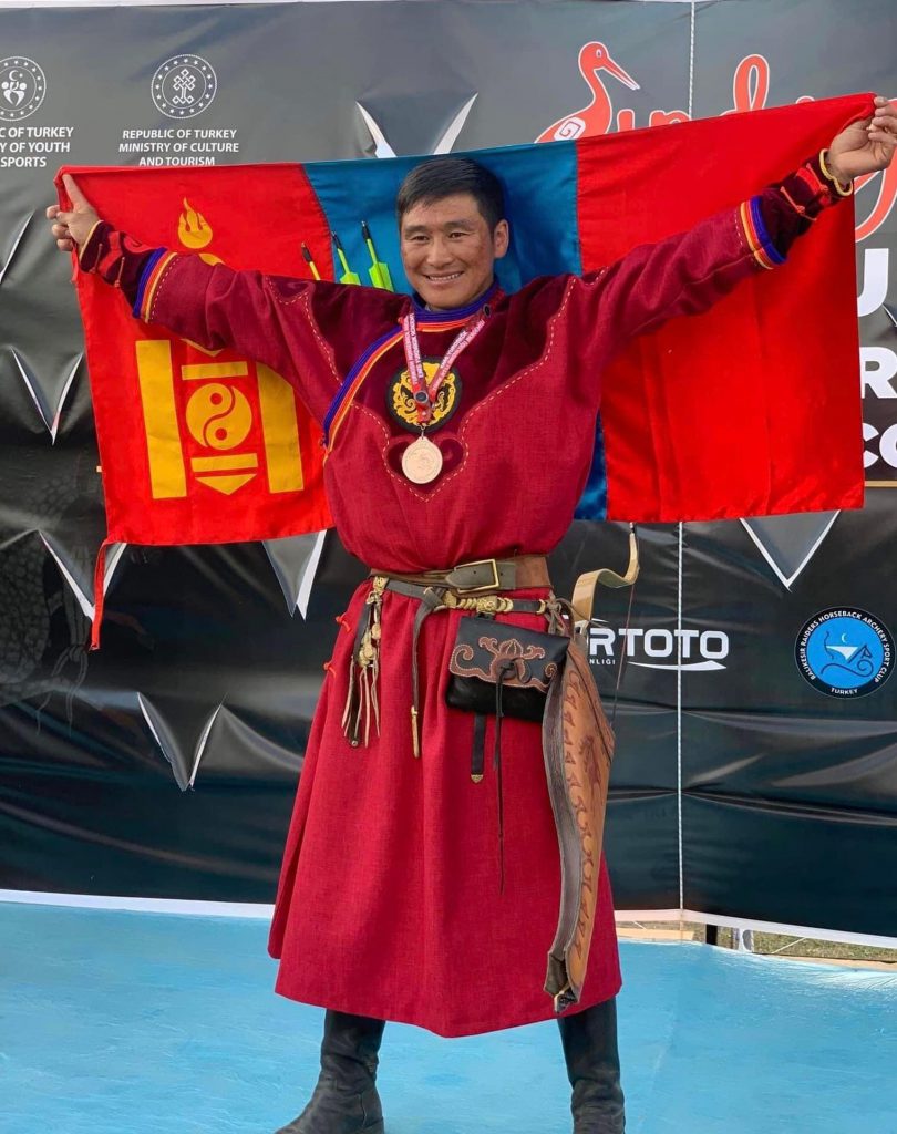 “Acinci toyu”-д түрүүлсэн монгол морьт харваач - Eguur.MN