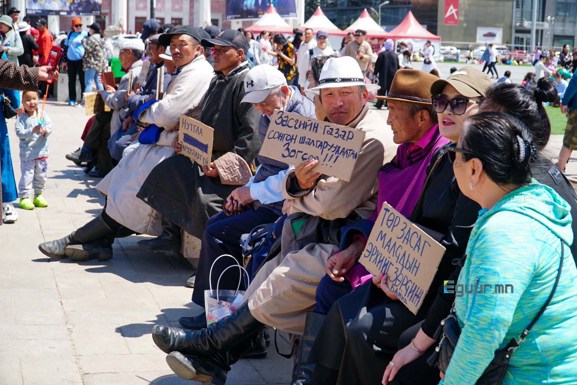 ФОТО: Говийн бүсийн малчдын тайван жагсаал - Eguur.MN
