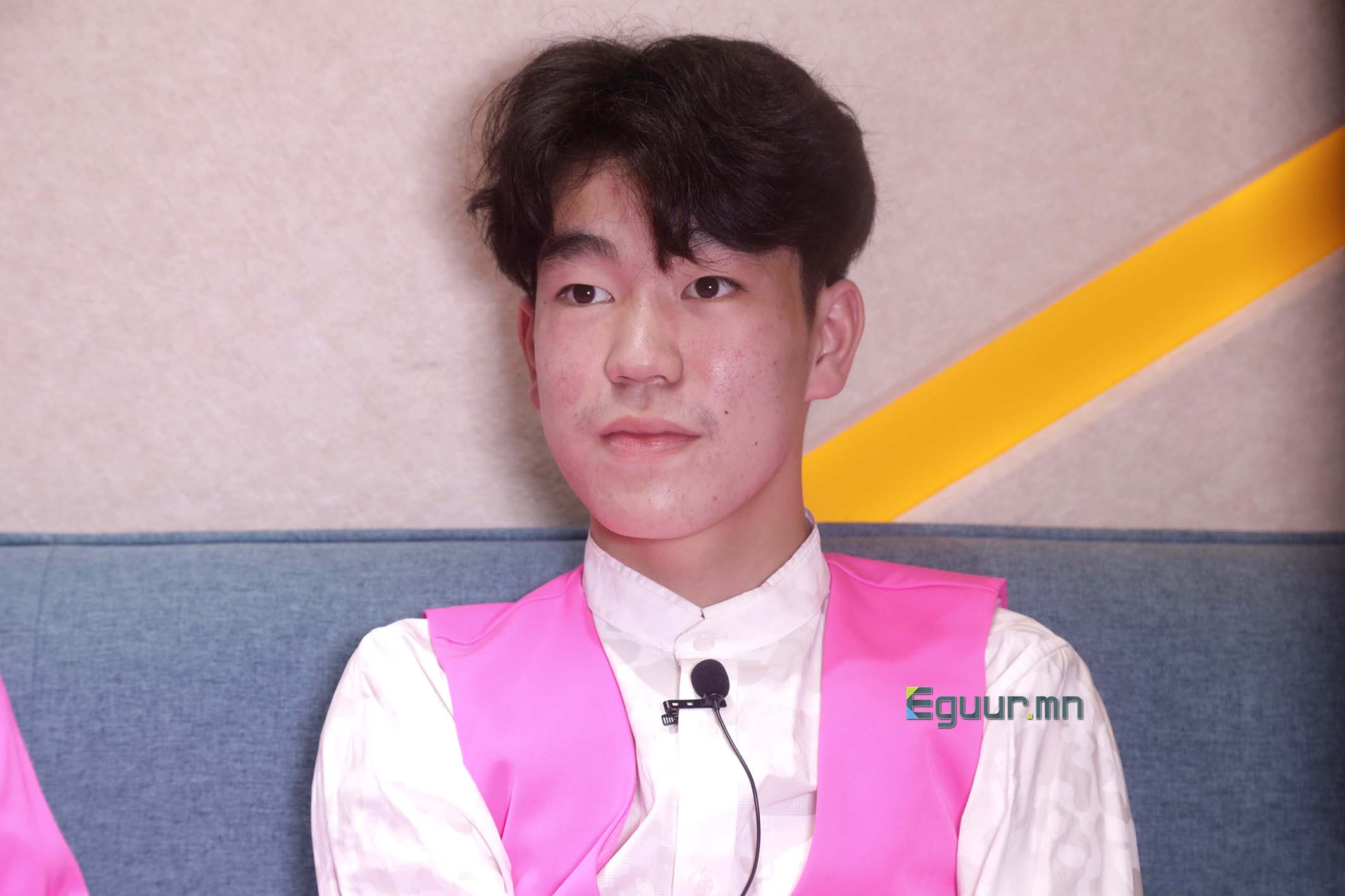 Каннын наадамд Ариана Грандетай хамт зургаа авхуулж, IU-д хэлэх үгээ бэлдэж буй “ТОМ” ХАМТЛАГ ...