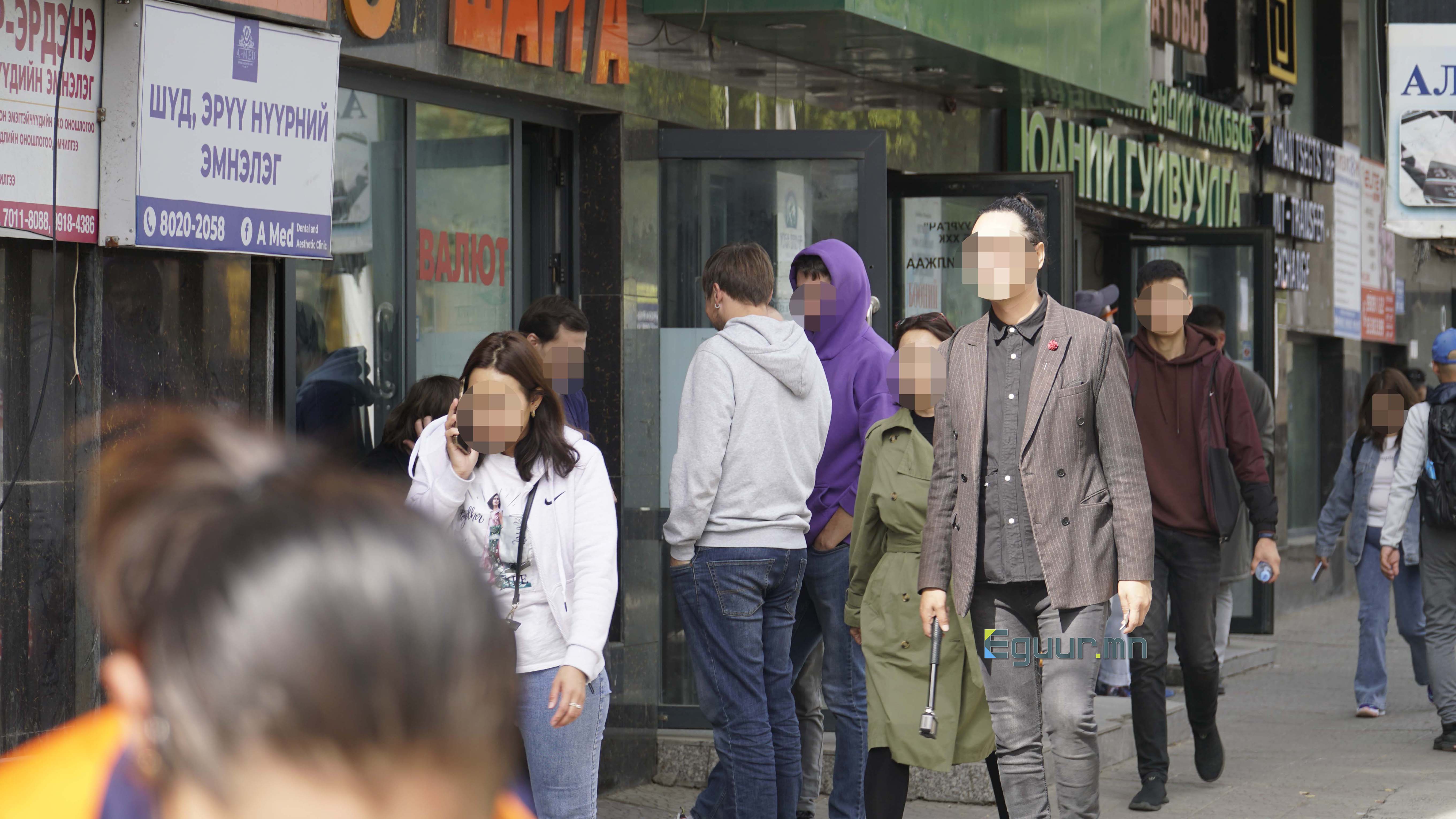 Сурвалжилга: "Найман шарга" рубль солиулах орос залуусын хөлд дарагджээ ...