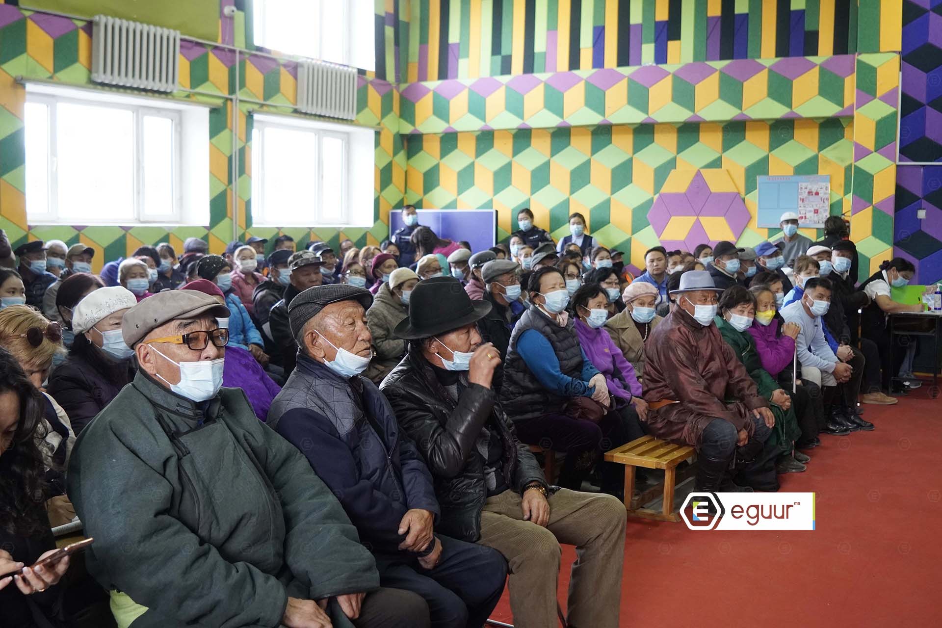 Сонгинохайрханы иргэд 30 жилийн хөгжлөө ярилцаж, гурван жилийн төлөвлөгөөгөө гаргалаа - Eguur.MN