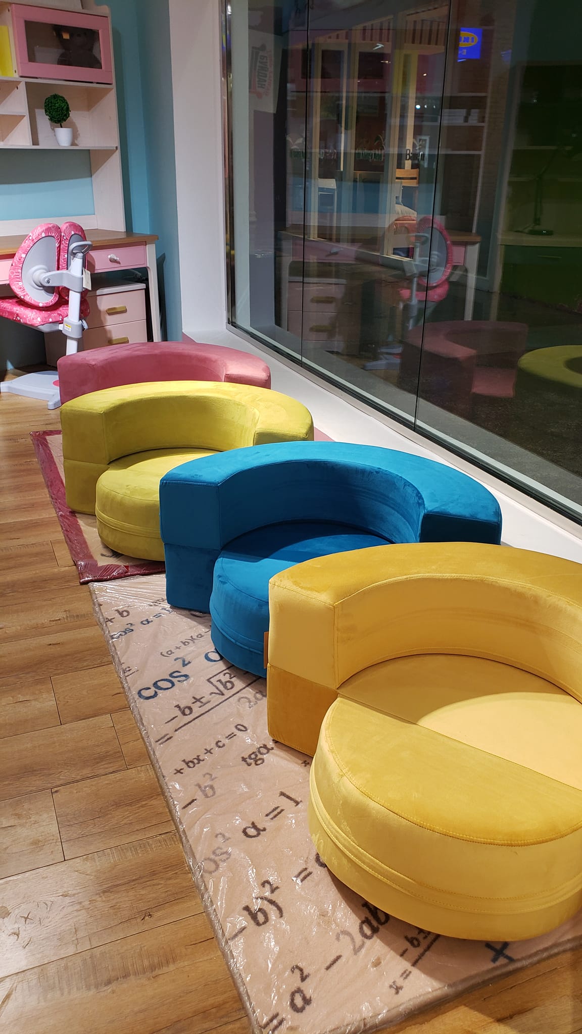 ҮЙЛДВЭРЛЭГЧ “JAK’S”: Хүүхдийн зургаан үйлдэлт сандал, дөрвөн үйлдэлт буйданг таван өнгөний ...