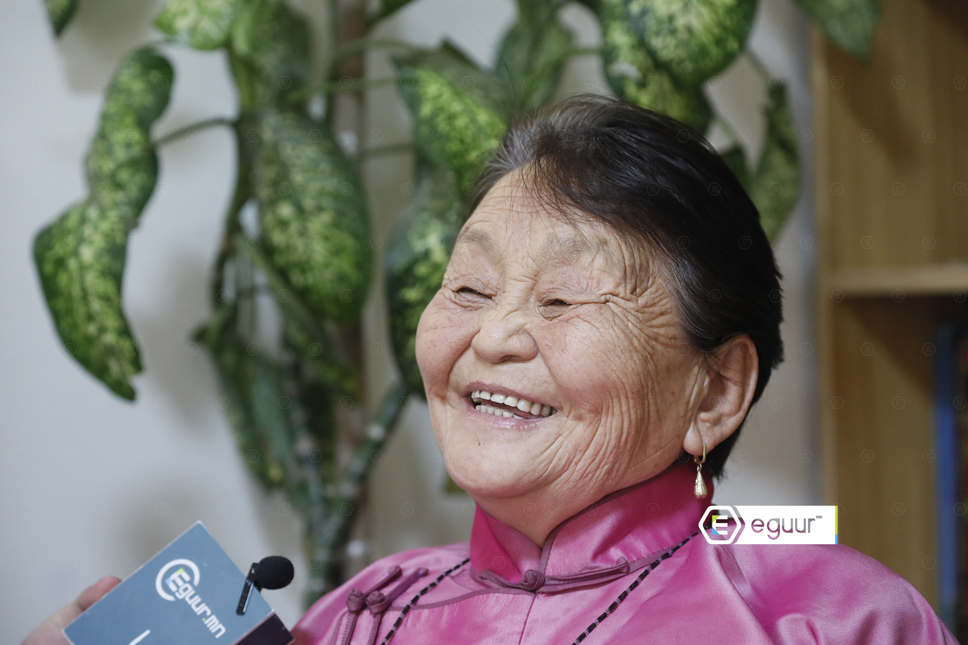 Тэтгэвэртээ гараад 22 жил үнэгүй хичээл зааж буй 80 настай Г.Дагдан багштай ярилцлаа - Eguur.MN