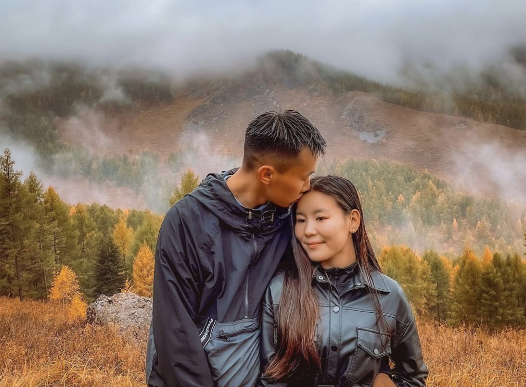 Залуу хос: Заавал гадаадад биш, хөдөө ч сайхан амьдрах боломж байна - Eguur.MN