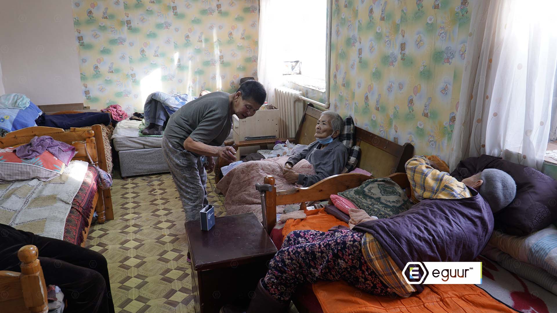 Манай сурвалжилгын мөрөөр: 25 ахмадыг асран хамгаалж буй “Жаргалан-Эдлэн” асрамжийн газартай ...