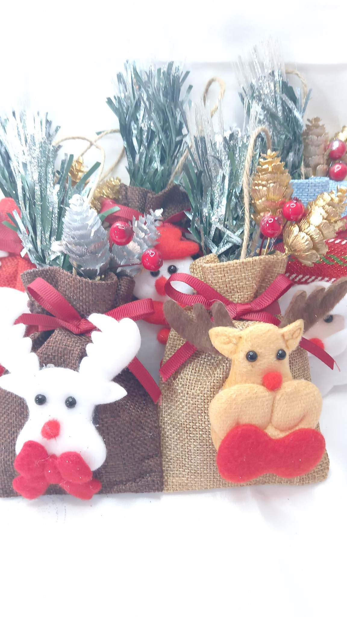 Өдөр нь багш, шөнө нь гар урлал хийж хүүгийнхээ эмчилгээний зардлын 30 хувийг босгожээ - Eguur.MN