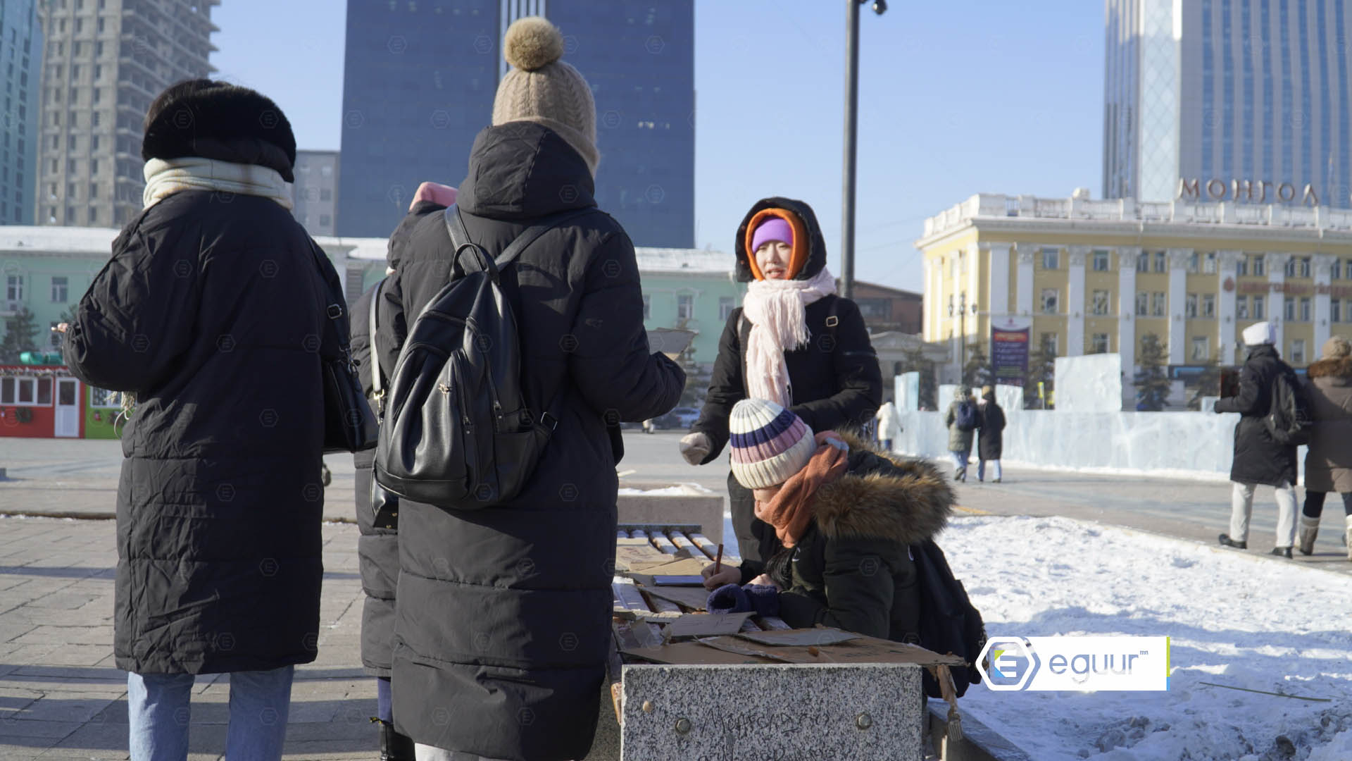 Жагсаалын явц: Жагсагчид намжиж, тарж байна - Eguur.MN
