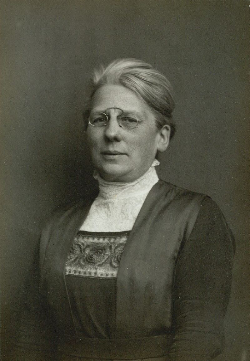 Сонирхолтой харьцуулалт: Эмэгтэйчүүдийн эрх хамгаалал, улс төрийн оролцоо-Дэлхий vs Монгол ...