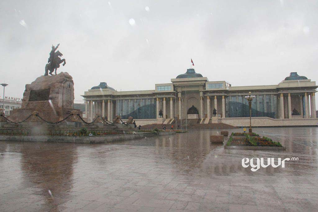 Улаанбаатарт 17 хэм дулаан, бороо орно - Eguur.MN