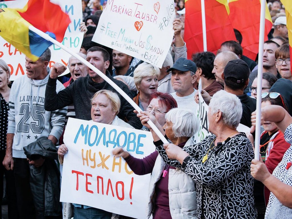 Молдавчууд Ерөнхийлөгчөө эсэргүүцэн жагслаа Eguur Mn