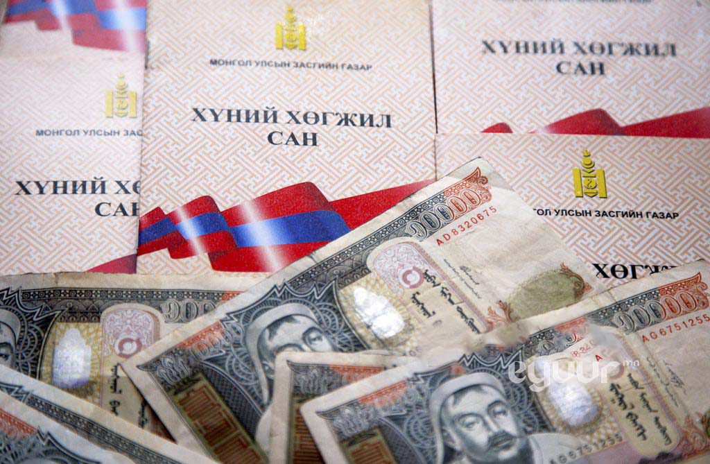 Өрхийн орлого зарлагын зөрүү хэрэглээний зээлийг өсгөж байна - Eguur.MN