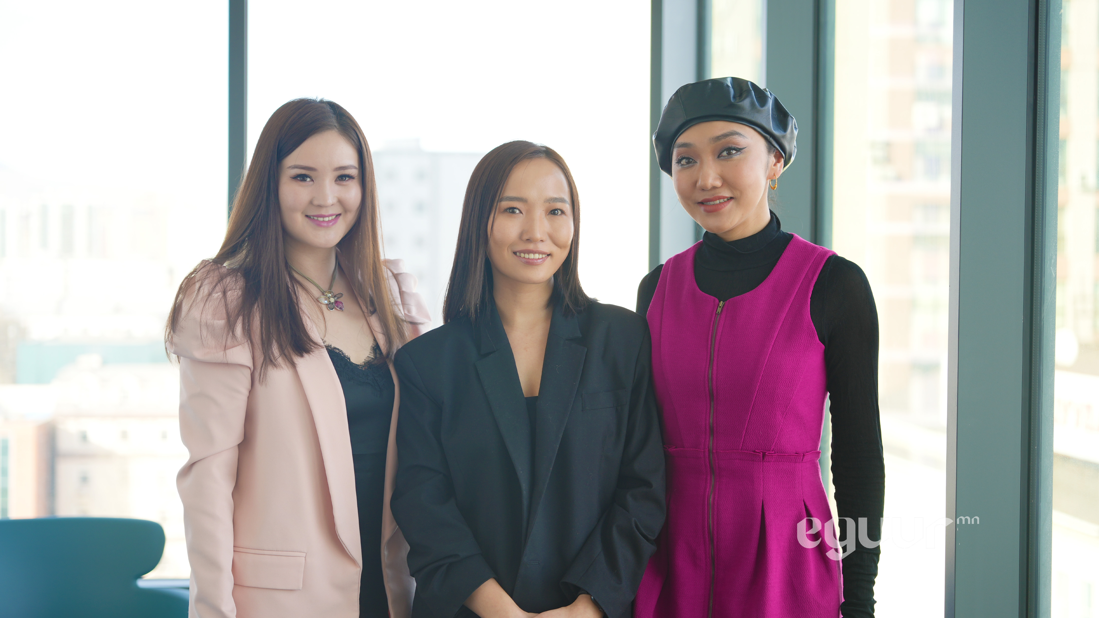 SAME NAME: Гурван Номингийн ертөнц - Eguur.MN