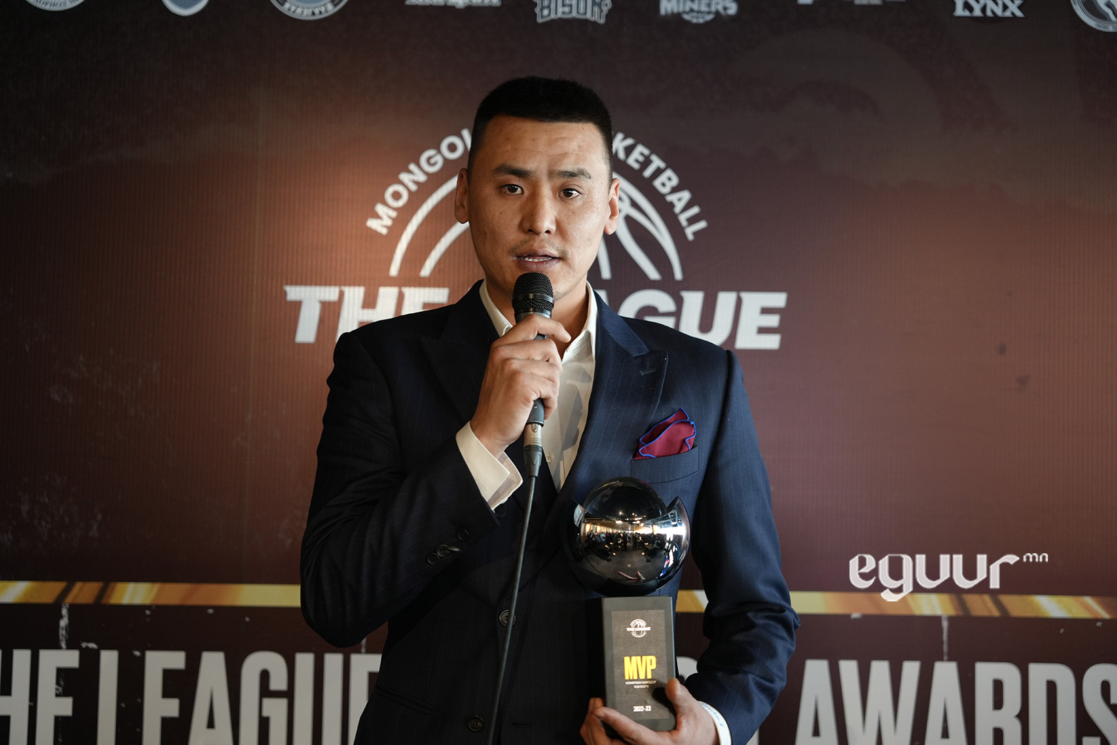 АПУ ХК шилдэг тамирчдад таван сая төгрөгийн хувьцаа бэлэглэлээ - Eguur.MN