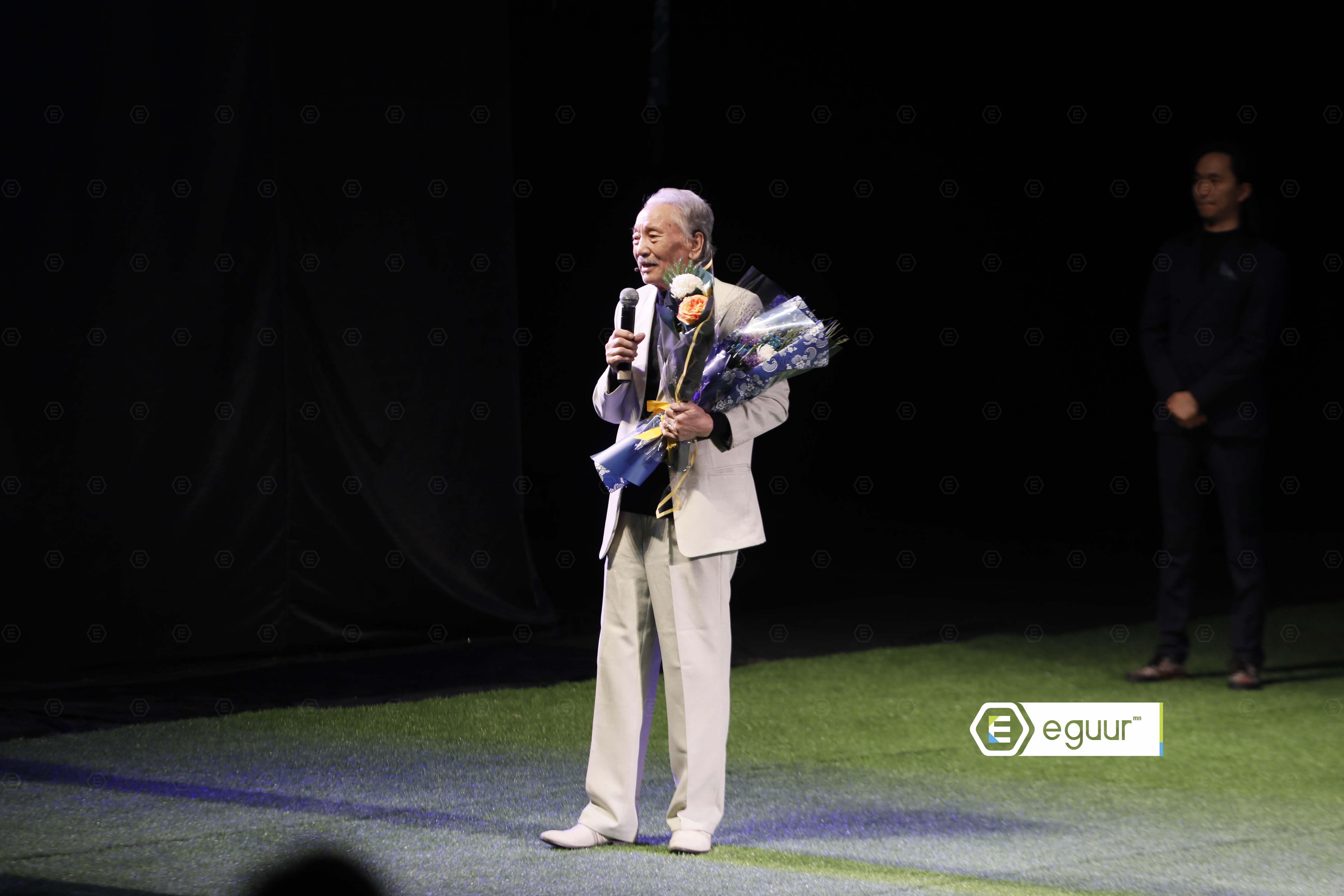 Рэвью: Ц.Балдорж хуучирсан уу, Э.Ёндоншарав шинэдсэн үү - Eguur.MN