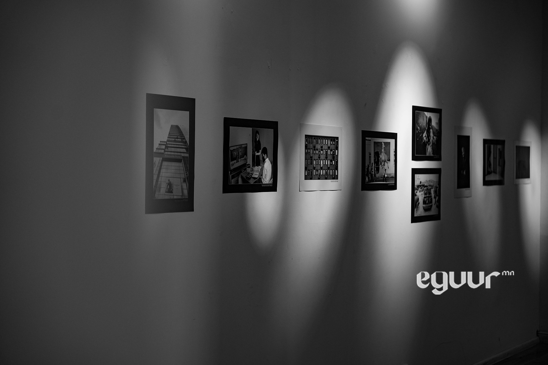 ФОТО: "Шинэ бүтээл-Хүмүүс" баримтат гэрэл зургийн үзэсгэлэнгээс - Eguur.MN