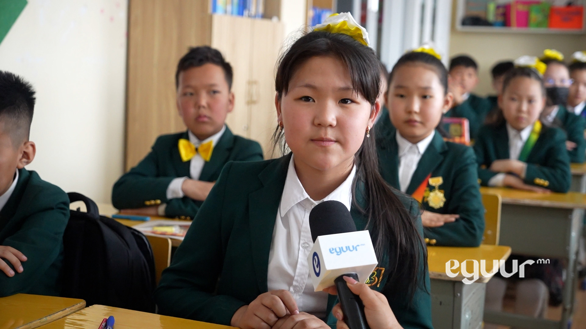 Хотын захын сургуулийн сурагчид “Америк хүнтэй англиар ярина” гэх мөрөөдөлдөө ойртлоо - Eguur.MN