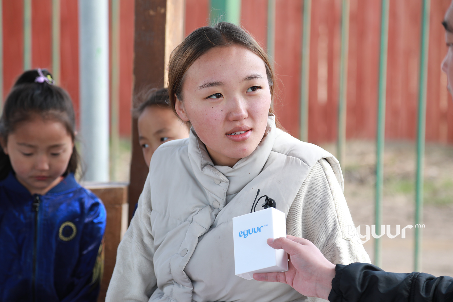 Есөн хүүхдийн ээж С.Түмэндэмбэрэл: 12 жил хэвтэрт байгаа аавыгаа ...