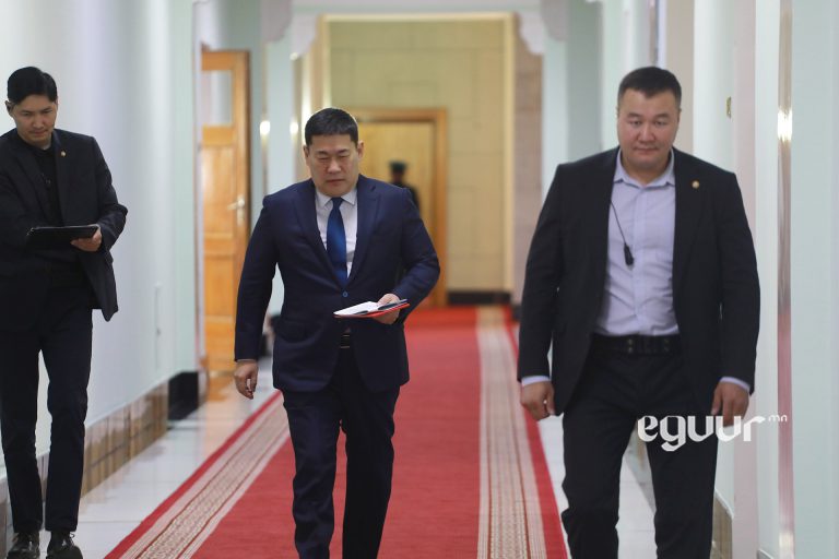 Л.Оюун-Эрдэнэ намын даргын суудлаа өөрөө өгвөл Бага хурал шинэ даргыг томилох боломжтой - Eguur.MN