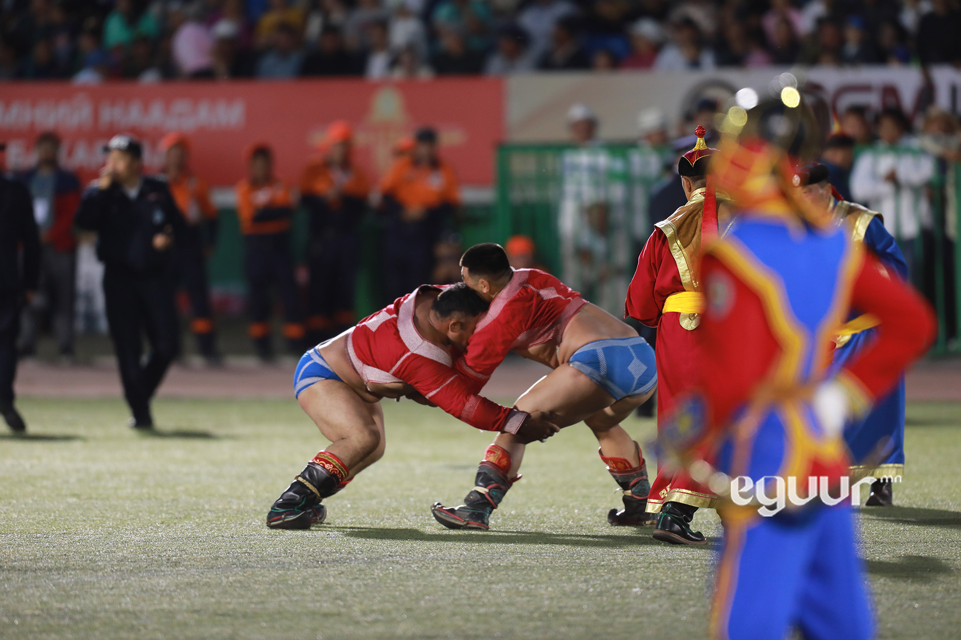 Шинэ салхи Туулай жилийн зүй тогтлыг баталж 1990 ээд оны залуус үзүүр түрүүнд үлдсэн наадам