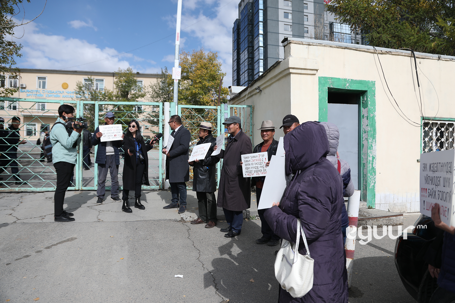 Нэг дороос | Т.Аюурсайхан, Б.Ганхуяг нарын шүүх хурлыг ирэх сарын 30 хүртэл хойшлуулав - Eguur.MN