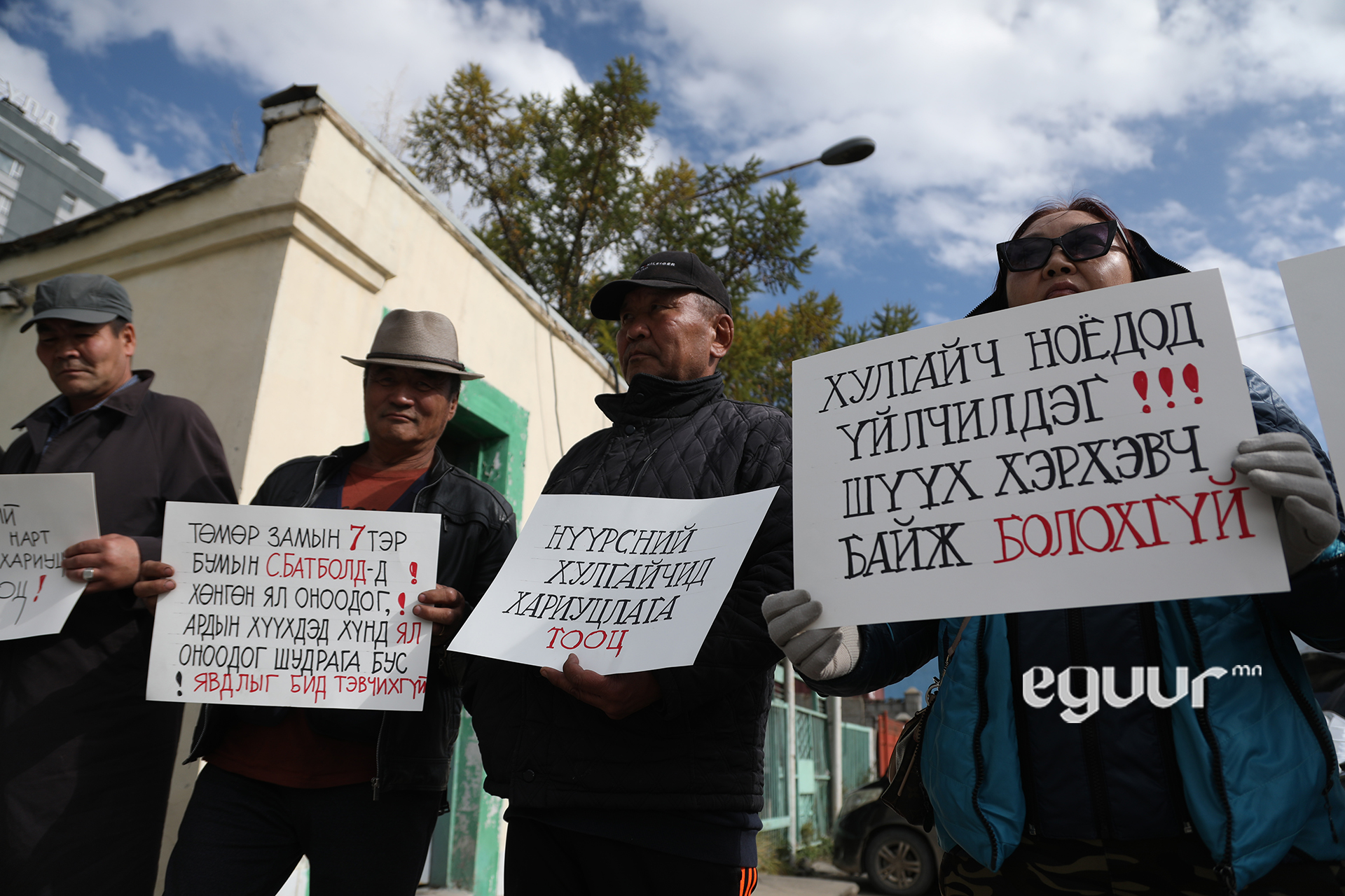 Нэг дороос | Т.Аюурсайхан, Б.Ганхуяг нарын шүүх хурлыг ирэх сарын 30 хүртэл хойшлуулав - Eguur.MN