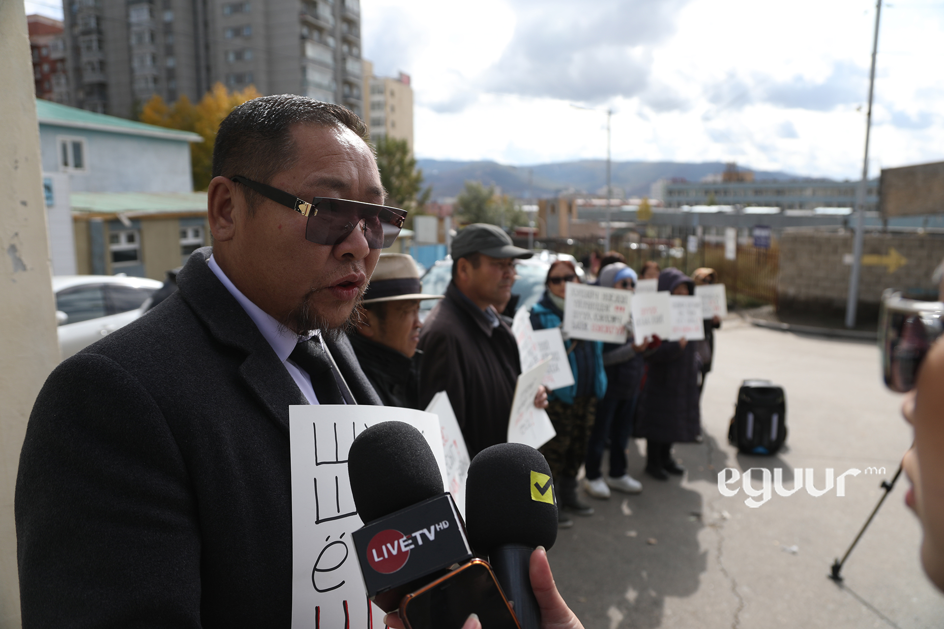 Нэг дороос | Т.Аюурсайхан, Б.Ганхуяг нарын шүүх хурлыг ирэх сарын 30 хүртэл хойшлуулав - Eguur.MN