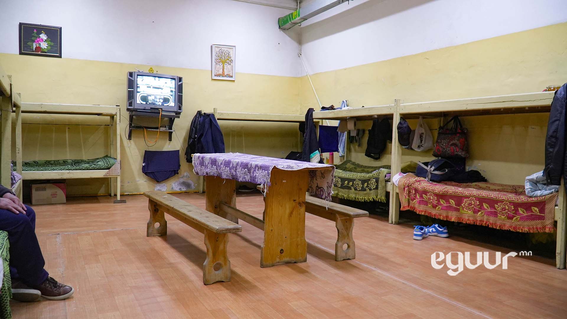 Сурвалжилга: Улсын хэмжээнд цор ганц түр хоноглох байранд 25-30 насны залуус олноор ирж байна ...