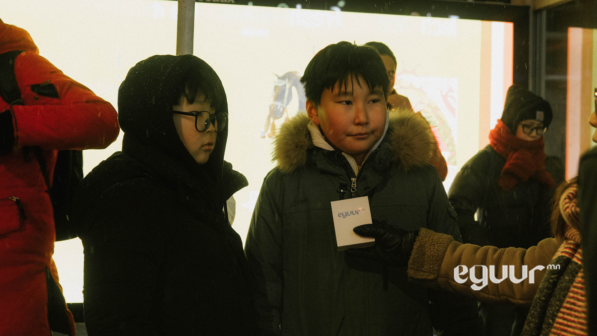 Иргэд автобусаа 20-60 минут хүлээсэн ч багтахгүй үлдэж байна - Eguur.MN