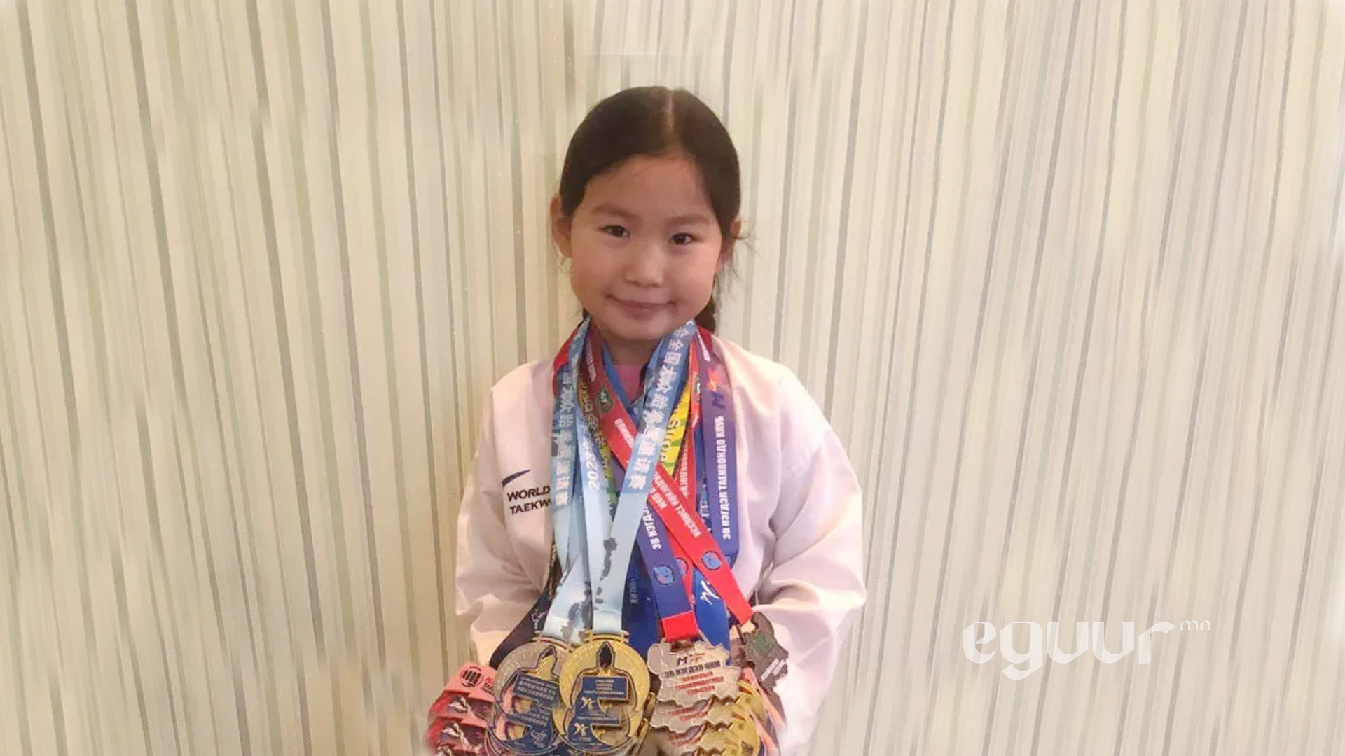 8 настай Э.Хүслэн таеквондогийн олон улсын тэмцээнээс долоон медаль хүртжээ - Eguur.MN