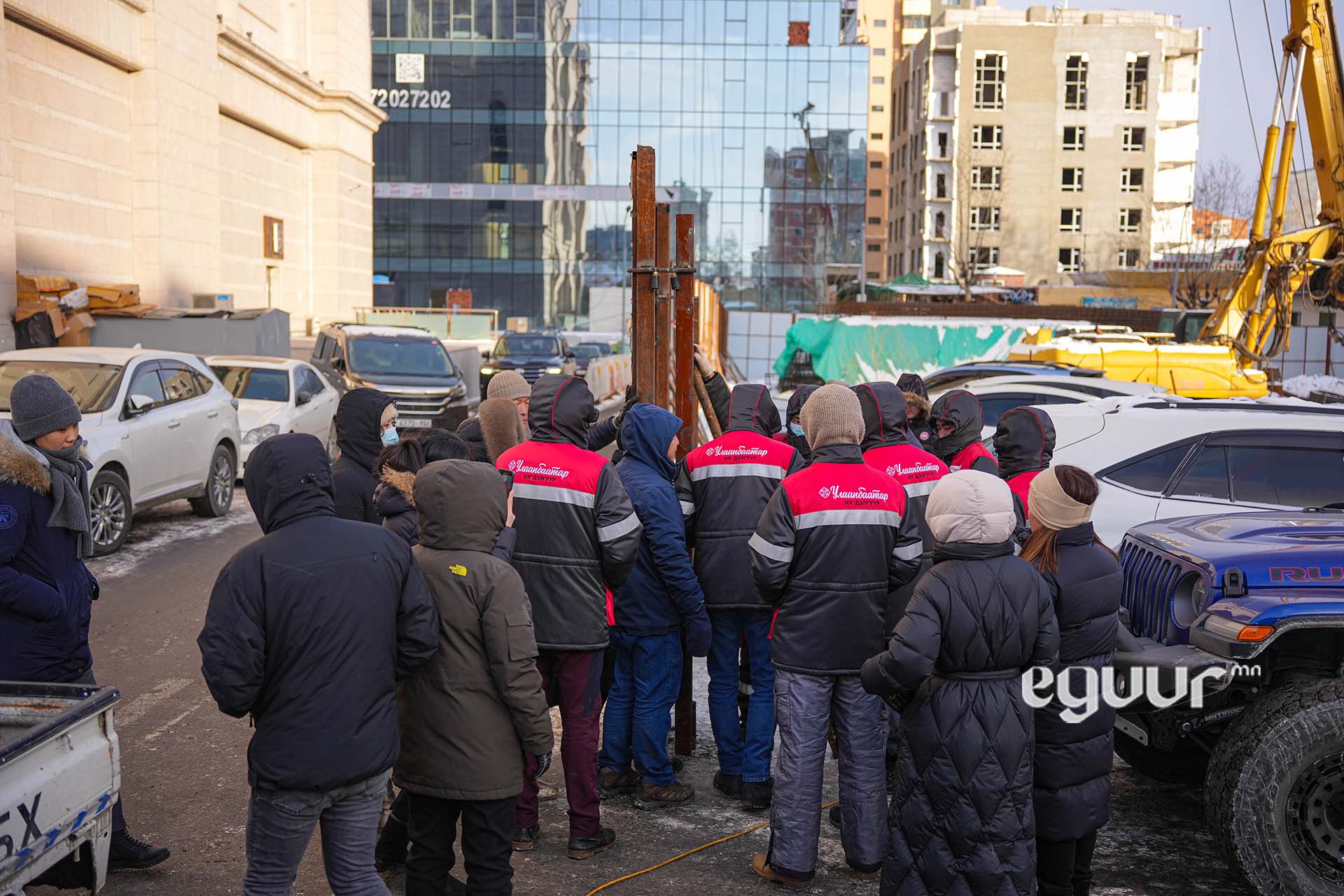 Сурвалжилга: Улаанбаатар их дэлгүүрийн хашаалсан газрыг улсад хурааж, II төрөхөд буцаан өгөх үү ...