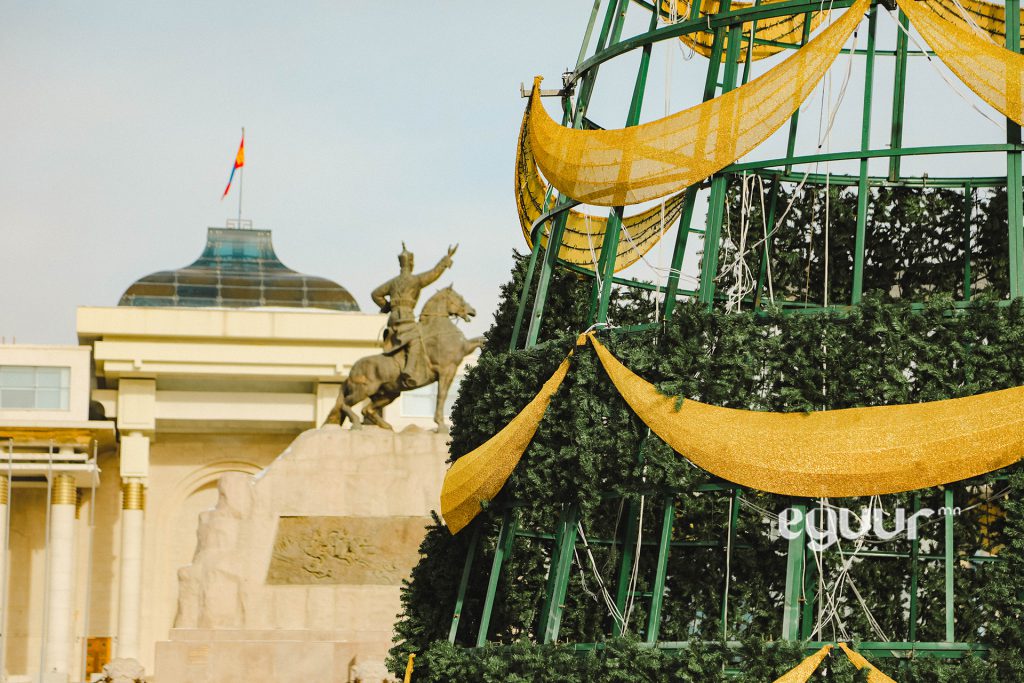 Он дуустал үдэш бүр Сүхбаатарын талбайд тоглолт болно - Eguur.MN