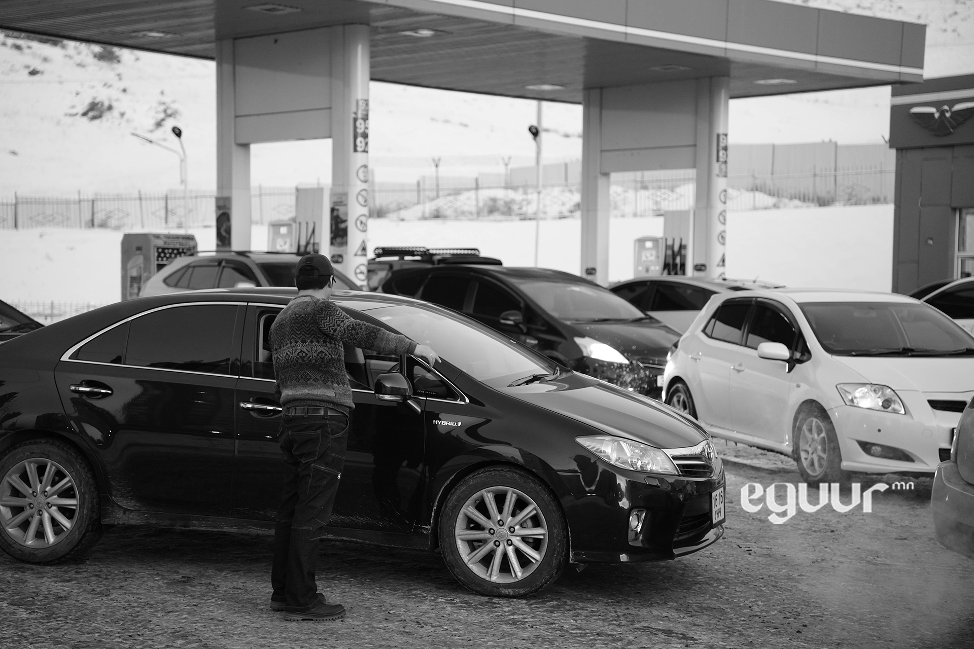 Фото ба өвлийн өдрүүд #1: Шатахуунд дугаарласаар - Eguur.MN