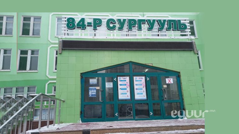 Сургуулийнхаа 4 давхрын цонхоор унасан охины биеийн байдал хэвийн байна - Eguur.MN