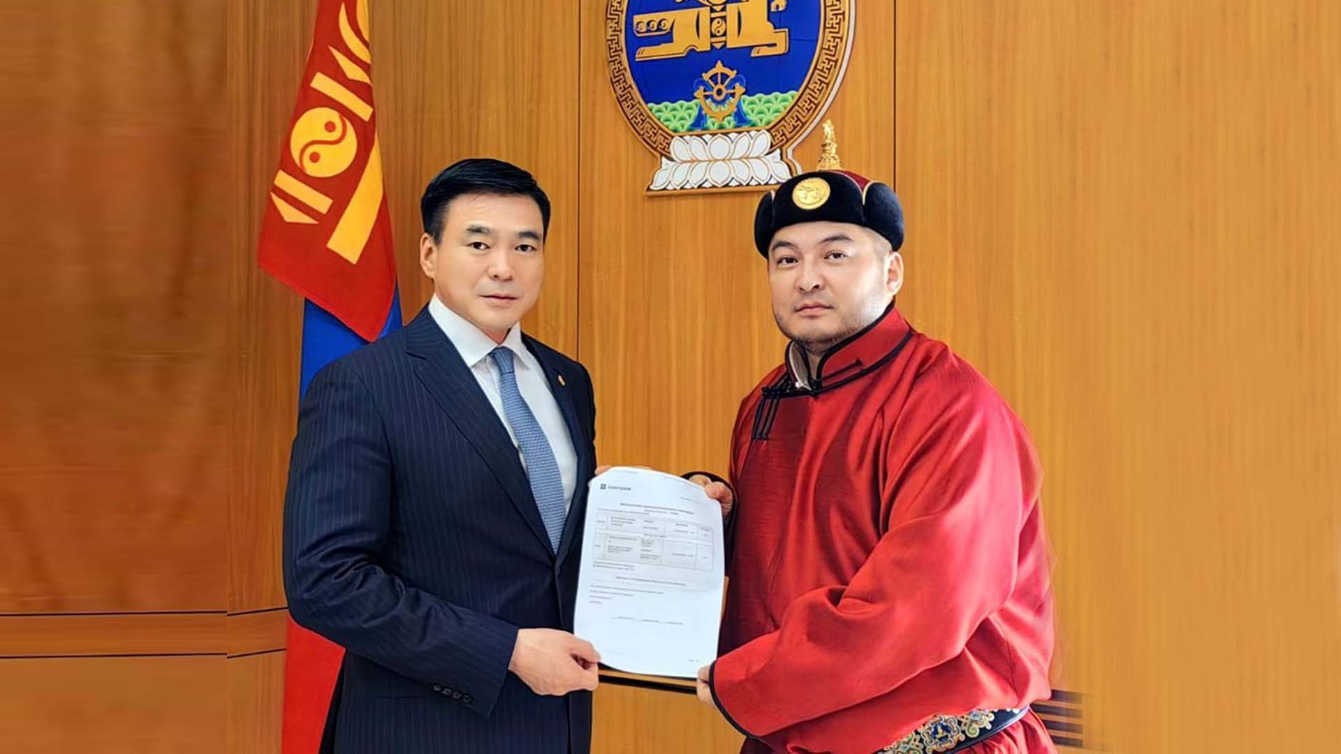 Уяачид УОК-т ₮100 саяыг хандивлаж, хаврын морин уралдааны талаар ярилцжээ - Eguur.MN