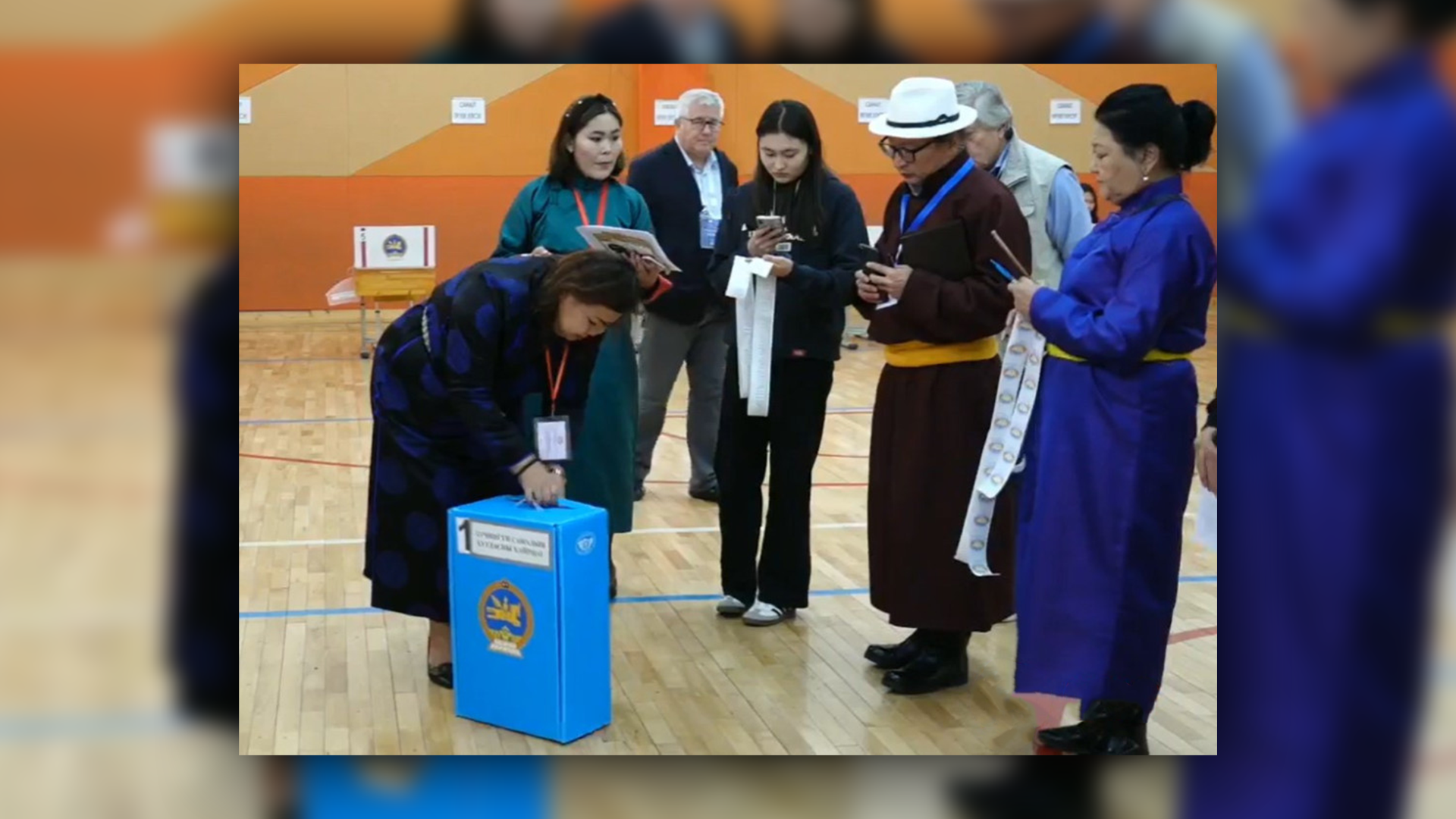 Зөөврийн хайрцгаар оролцсон 16 мянган иргэний саналыг уншууллаа - Eguur.MN