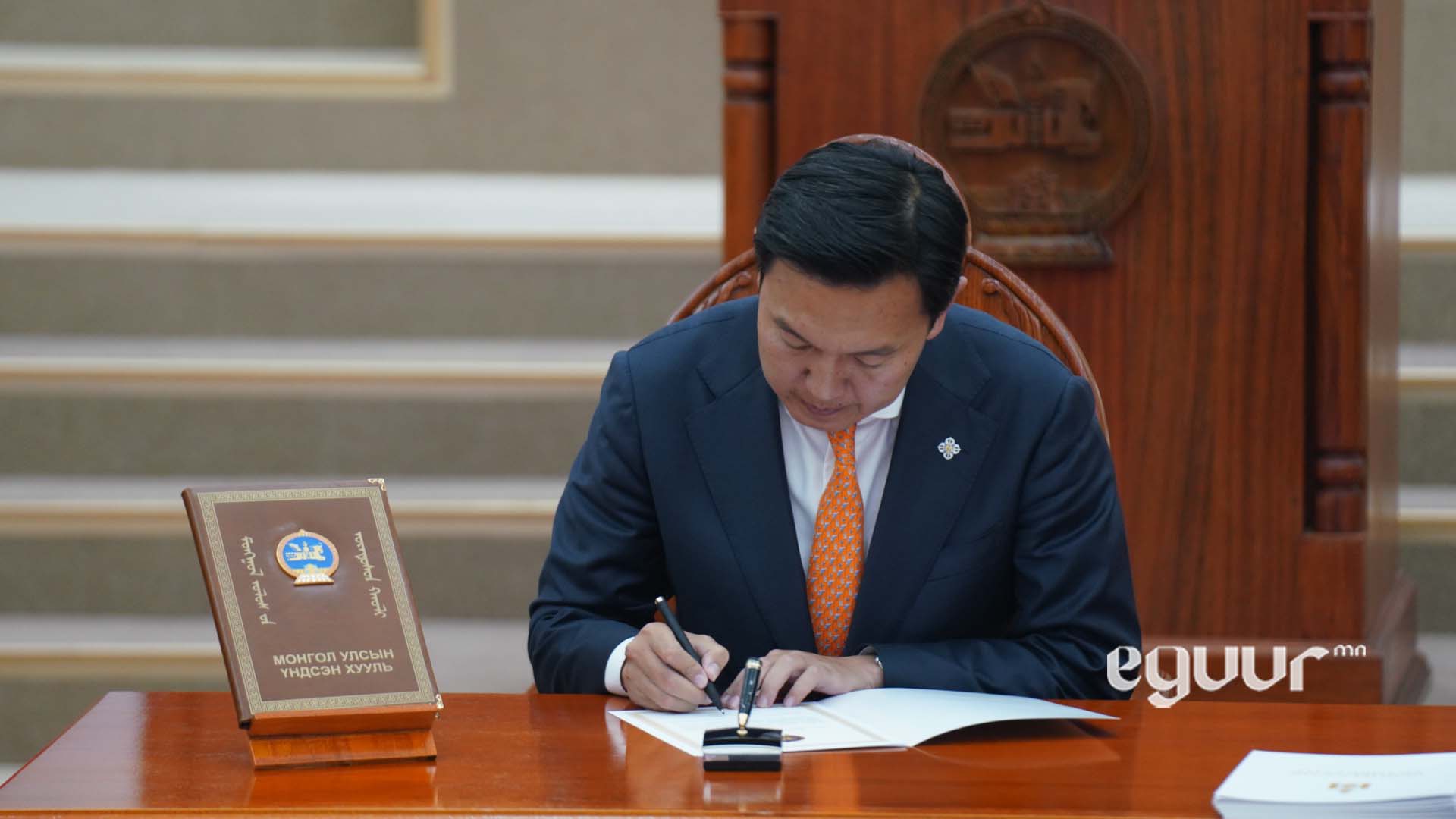 Нэг дороос | Шинээр томилогдсон 23 сайд тангараг өргөлөө - Eguur.MN