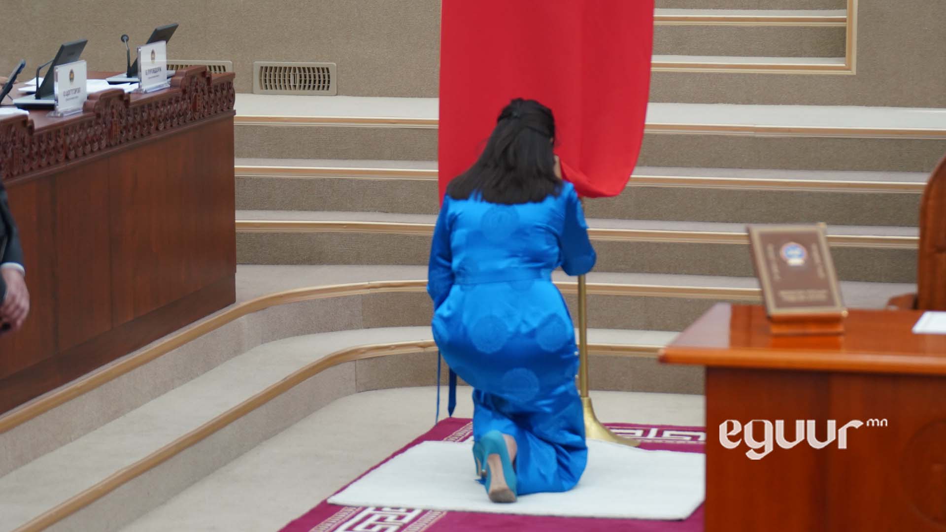 Нэг дороос | Шинээр томилогдсон 23 сайд тангараг өргөлөө - Eguur.MN