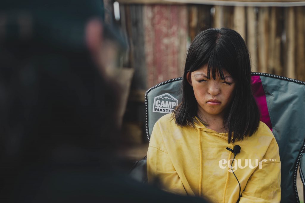 И.Сүнжидмаа охинд Их засаг их сургууль дөрвөн жилийн сургалтын төлбөрийн тэтгэлэг амлалаа - Eguur.MN