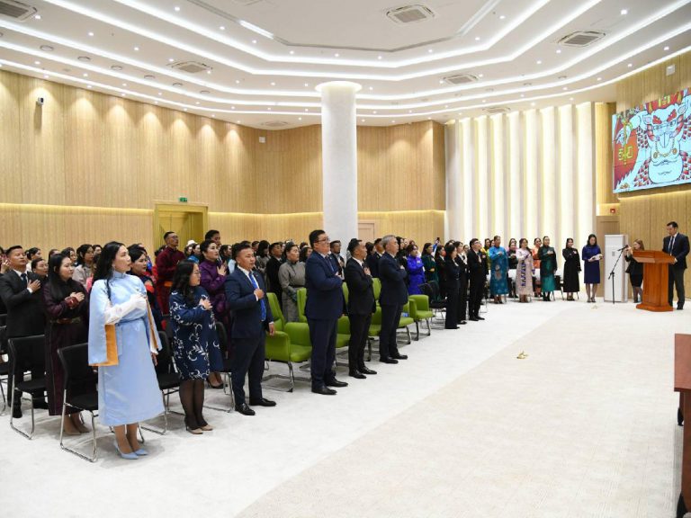 Төрийн захиргааны 133 албан хаагч тангаргаа өргөлөө - Eguur.MN