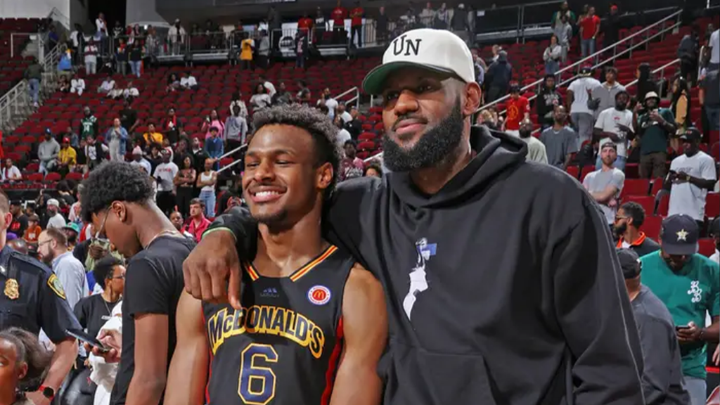 NBA-ын шинэ улиралд Леброн Жэймс хүүтэйгээ хамт тоглоно - Eguur.MN