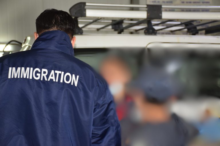 Хуурамч бичиг баримттай, визний хугацаа дууссан 39 иргэнийг Монголоос албадан гаргалаа - Eguur.MN