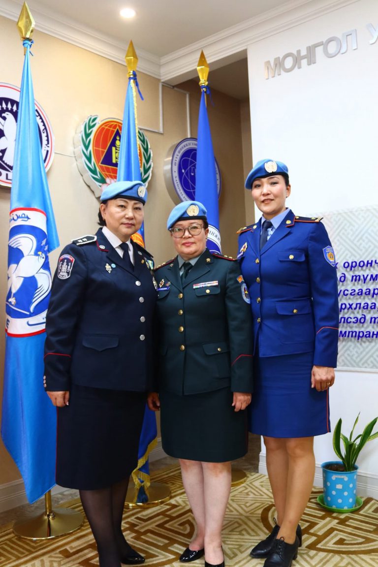 Энхийг сахиулах ажиллагааны анхдагчдын төлөөлөлд хүндэтгэл үзүүлжээ - Eguur.MN