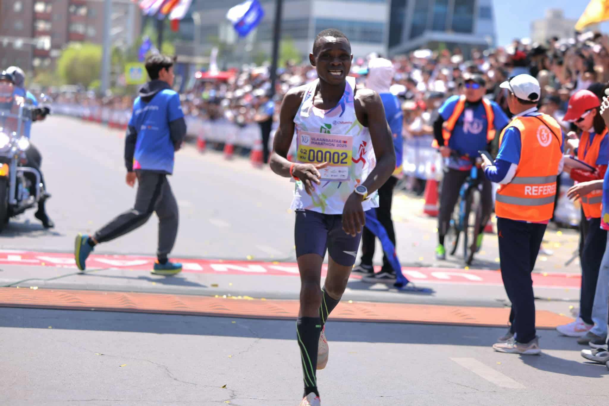 "Улаанбаатар марафон"-ы хамгийн хол зайд түрүүлсэн Кенийн тамирчин 27 настай - Eguur.MN